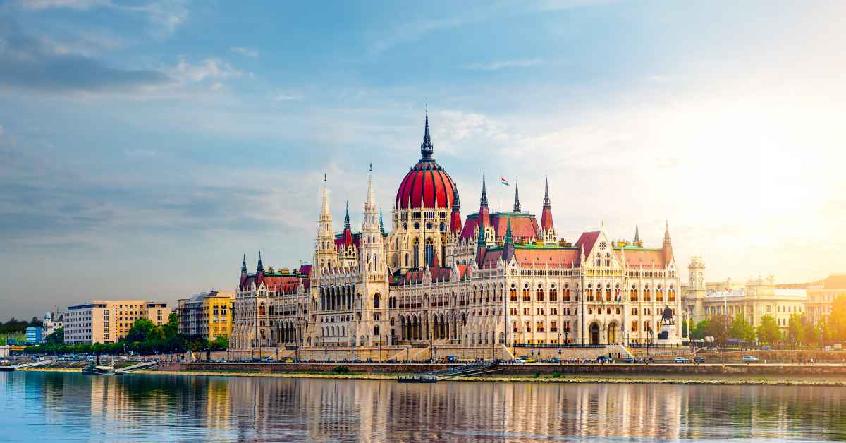 City Spotlight: Unveiling the Charms and Secrets of Budapest - Hurwitz.tv